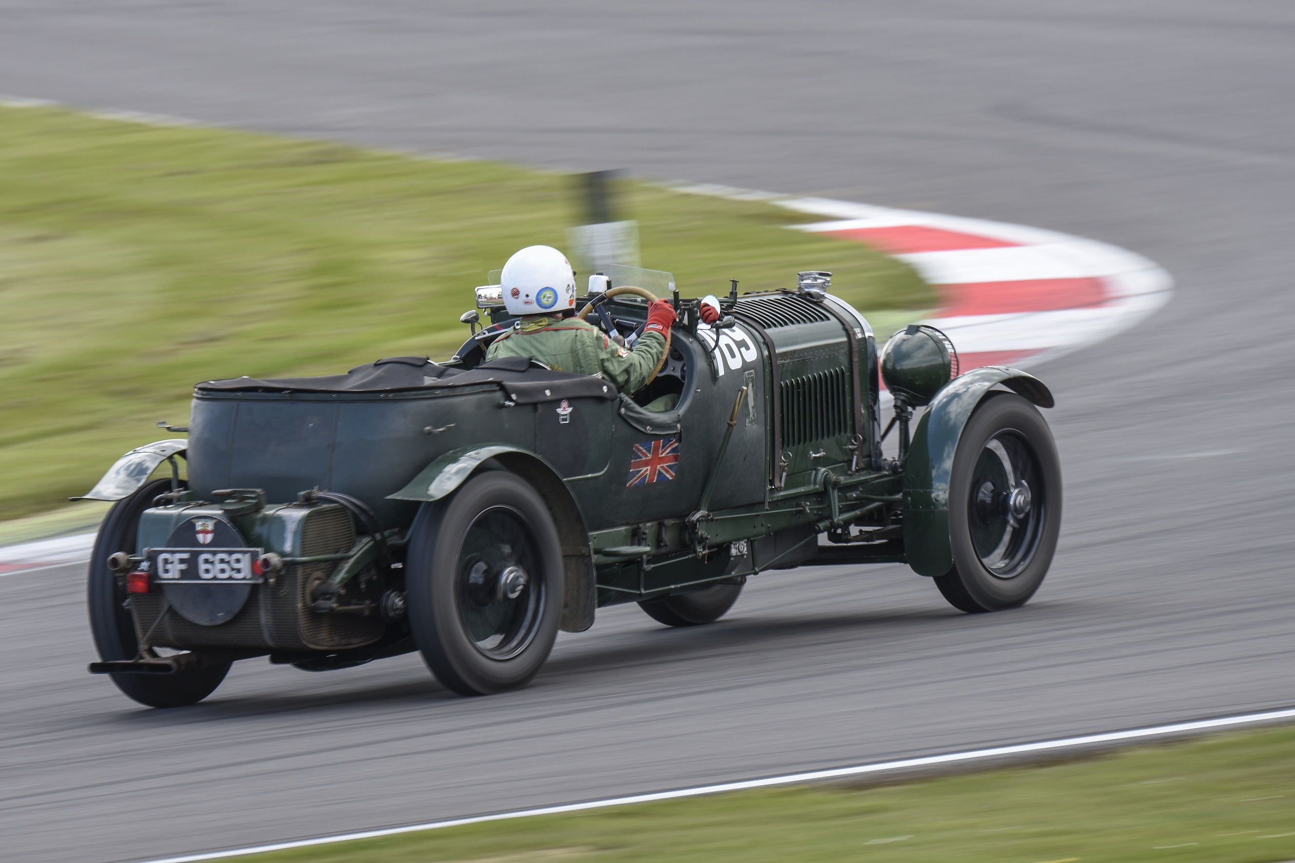 VSCC Spring Start Gets ‘Royal Seal of Approval’ - Auto Addicts