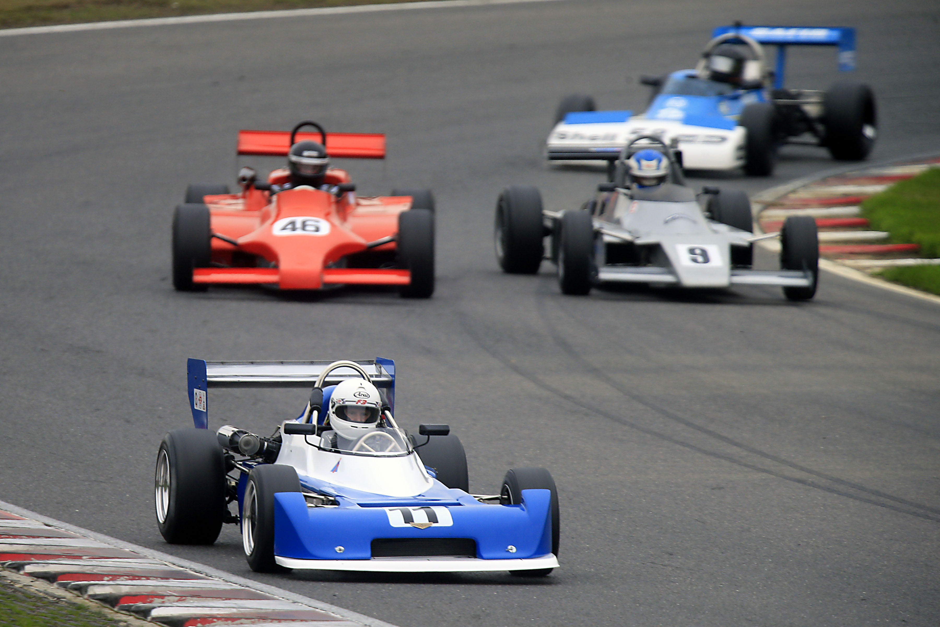 Great racing from Brands Hatch Historic FF1600 racers - Auto Addicts