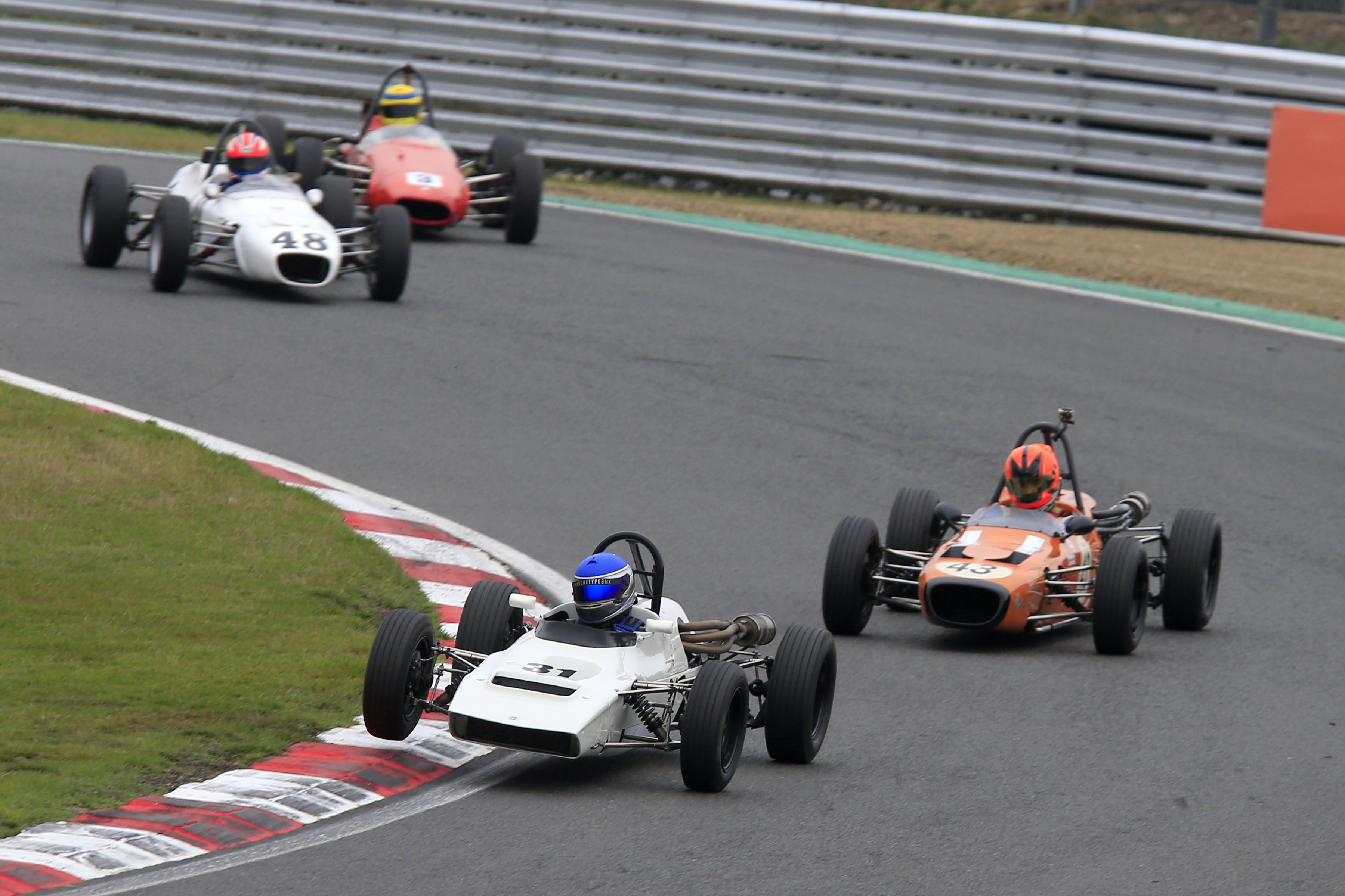 Great racing from Brands Hatch Historic FF1600 racers - Auto Addicts
