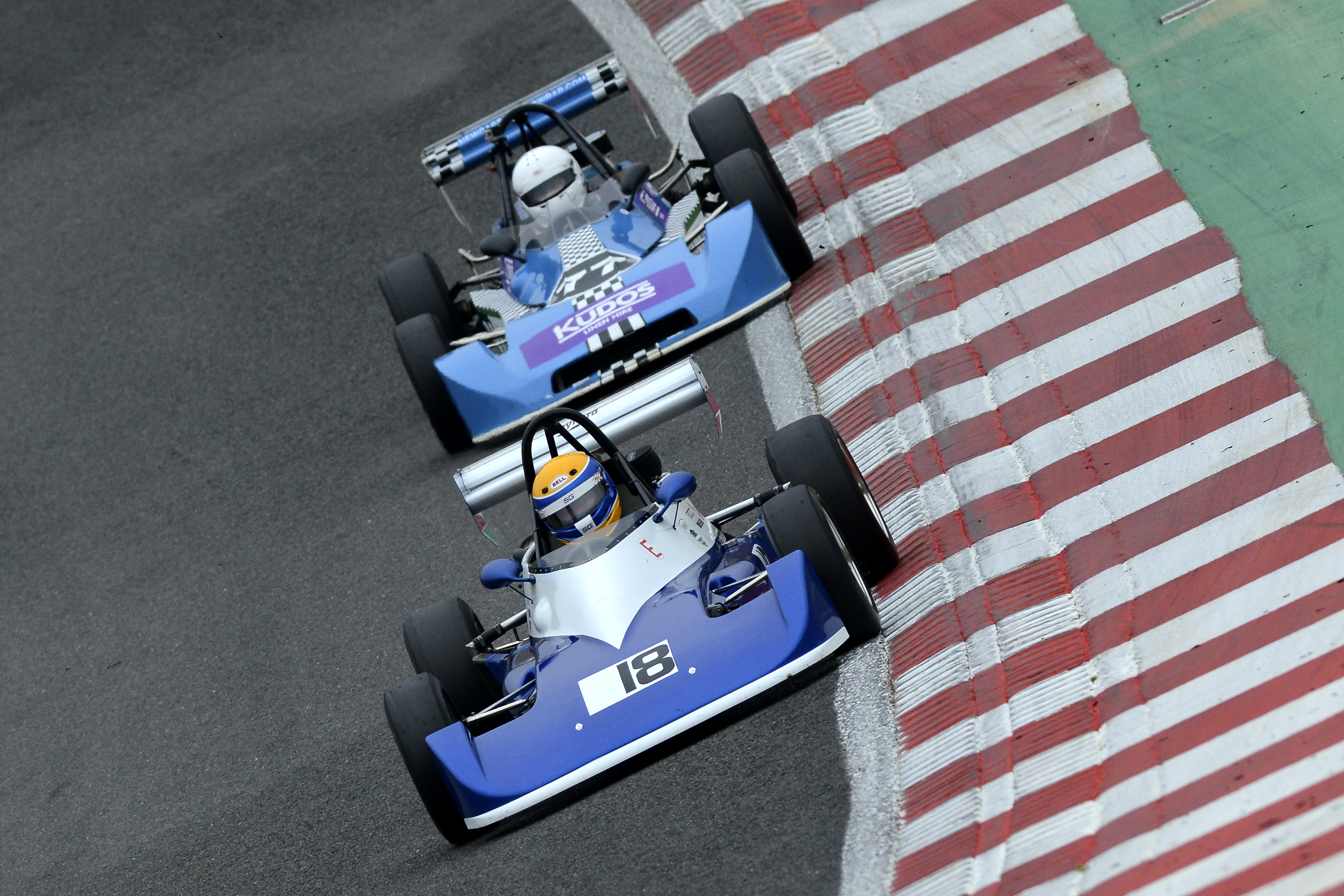 Great racing from Brands Hatch Historic FF1600 racers - Auto Addicts