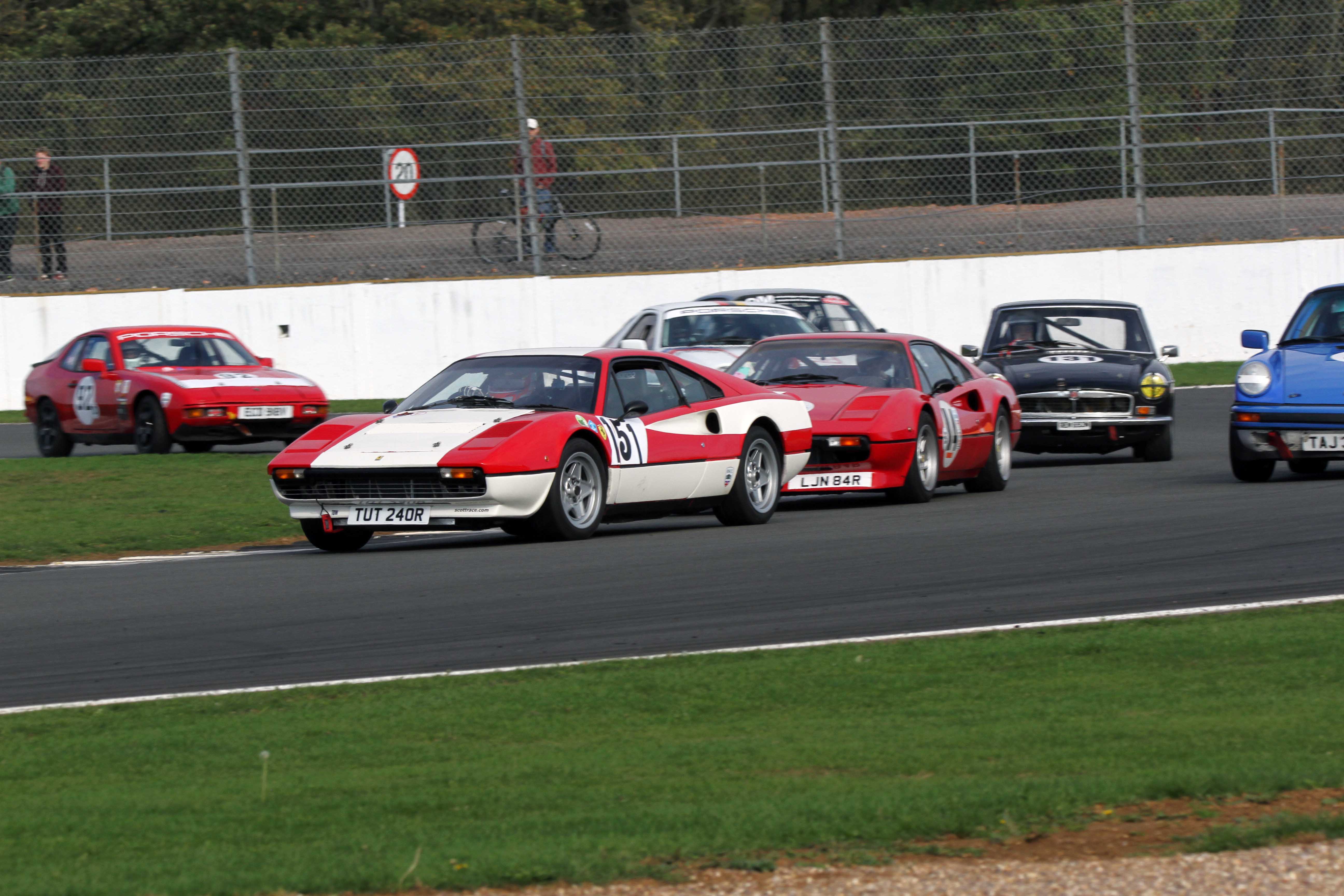Sunshine and superb racing at HSCC Silverstone Finals - Auto Addicts