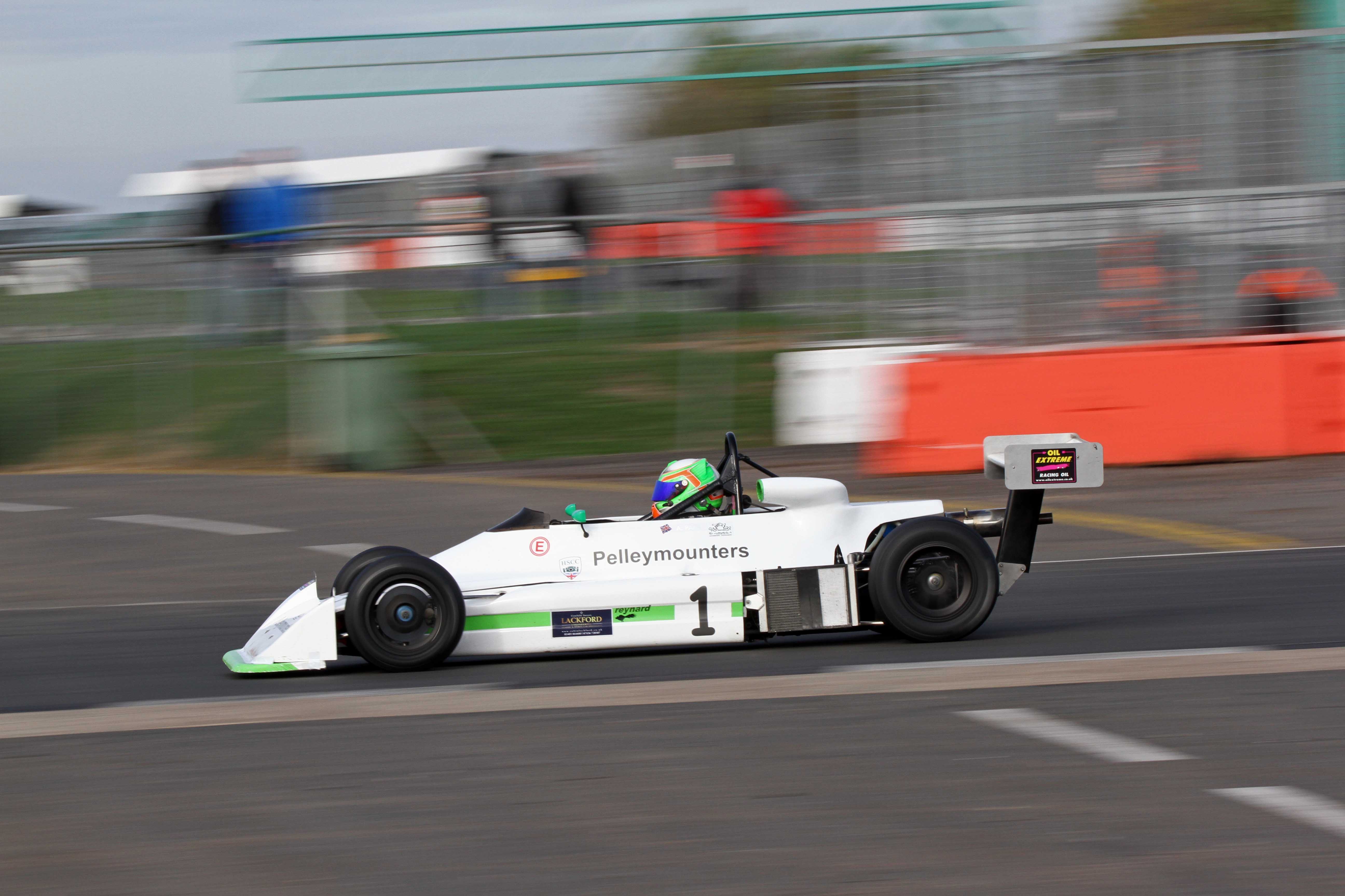 Sunshine and superb racing at HSCC Silverstone Finals - Auto Addicts