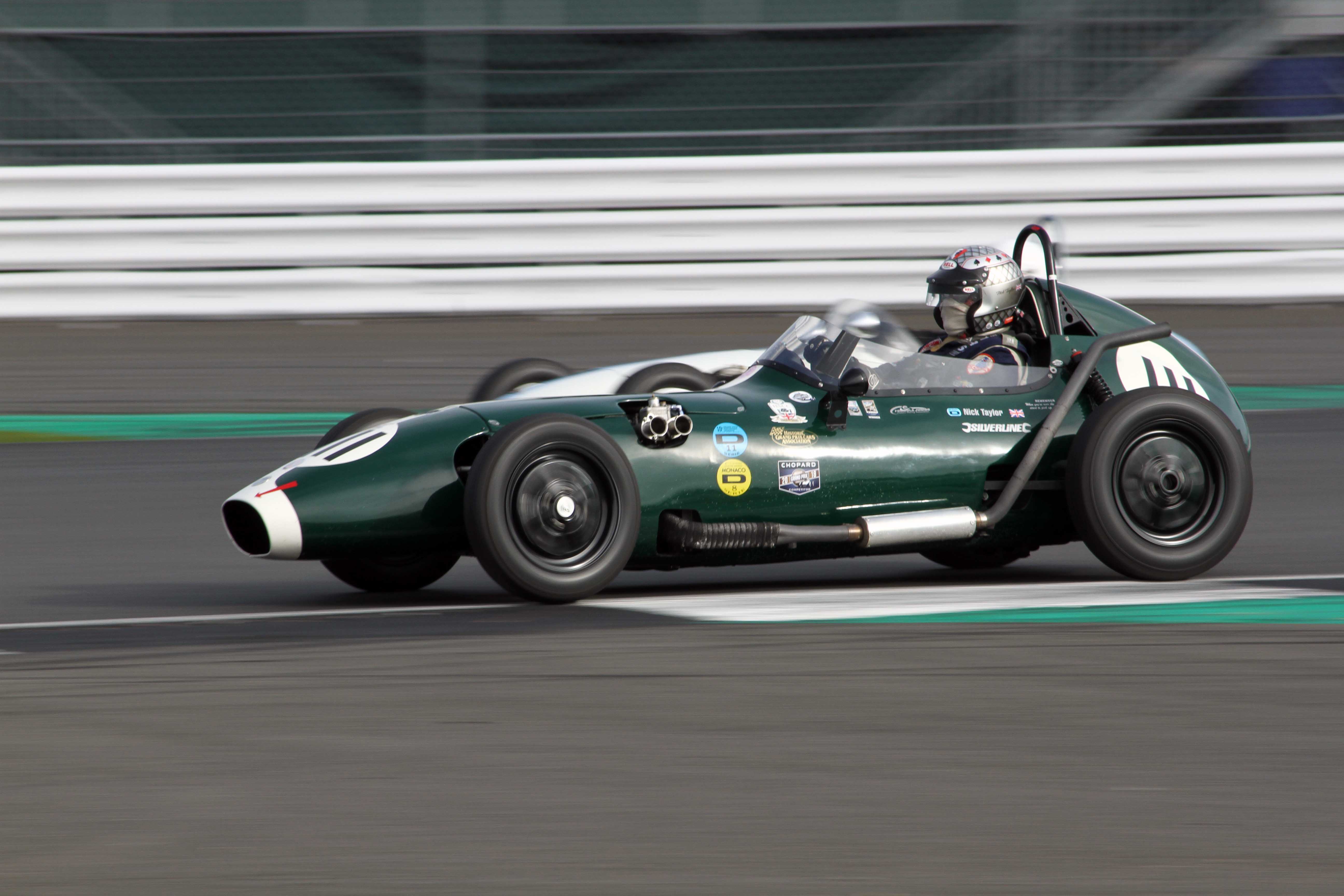 Sunshine and superb racing at HSCC Silverstone Finals - Auto Addicts