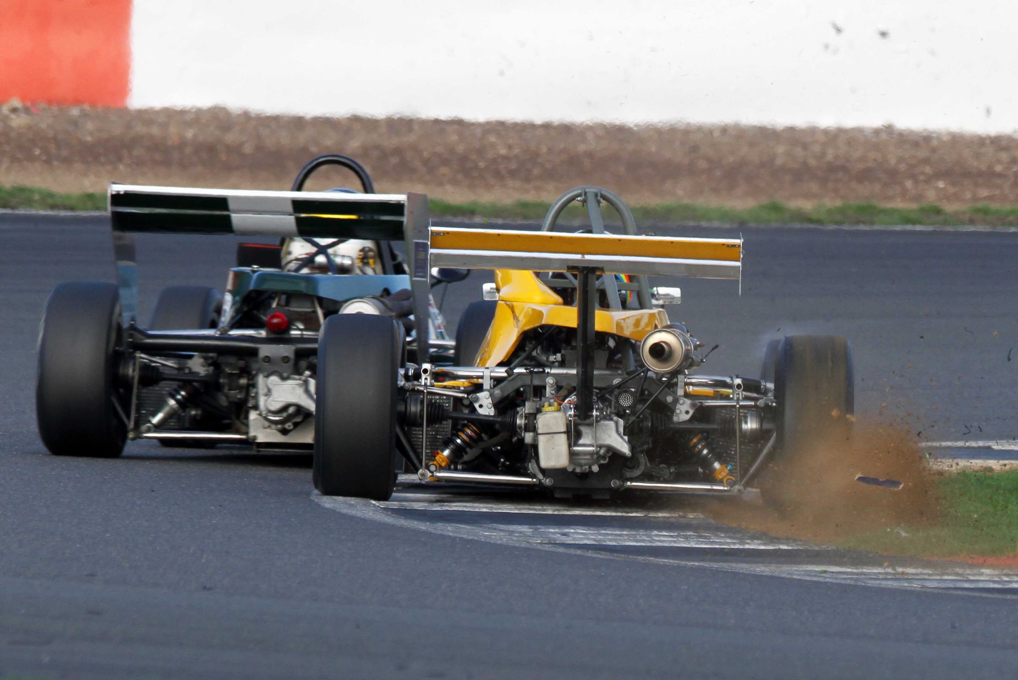 Sunshine and superb racing at HSCC Silverstone Finals - Auto Addicts