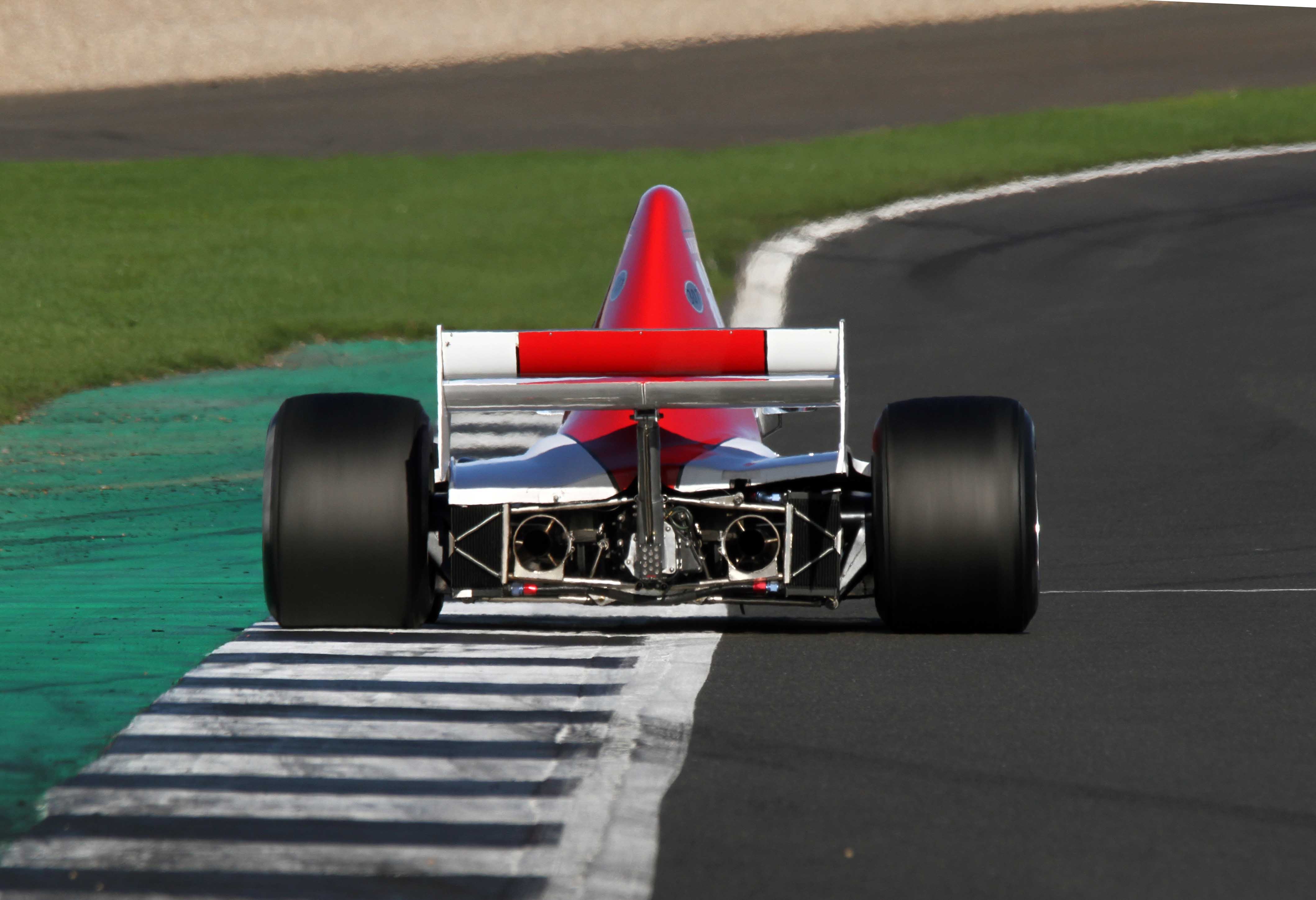 Sunshine and superb racing at HSCC Silverstone Finals - Auto Addicts